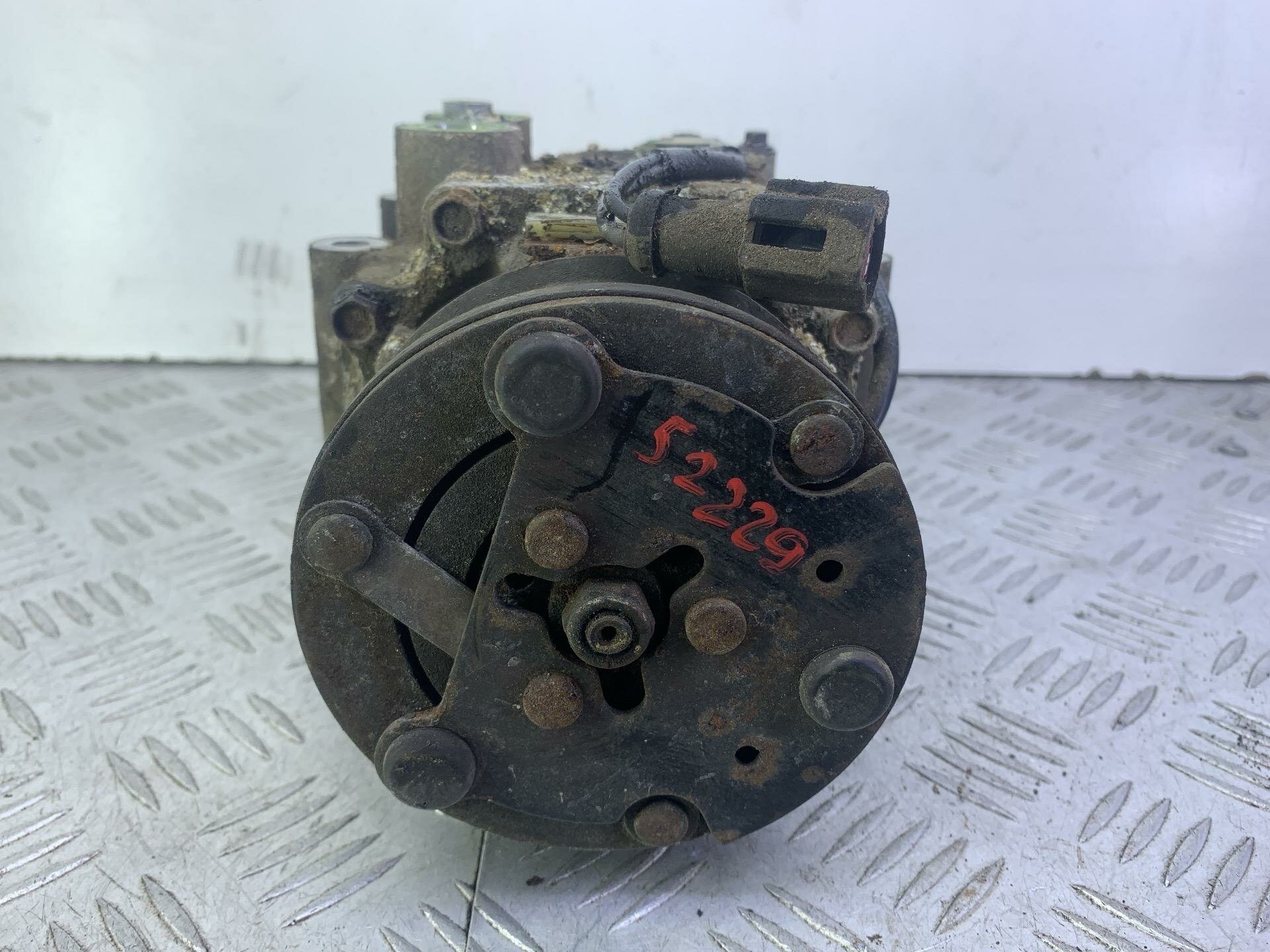 Компрессор кондиционера Ford Focus 2001