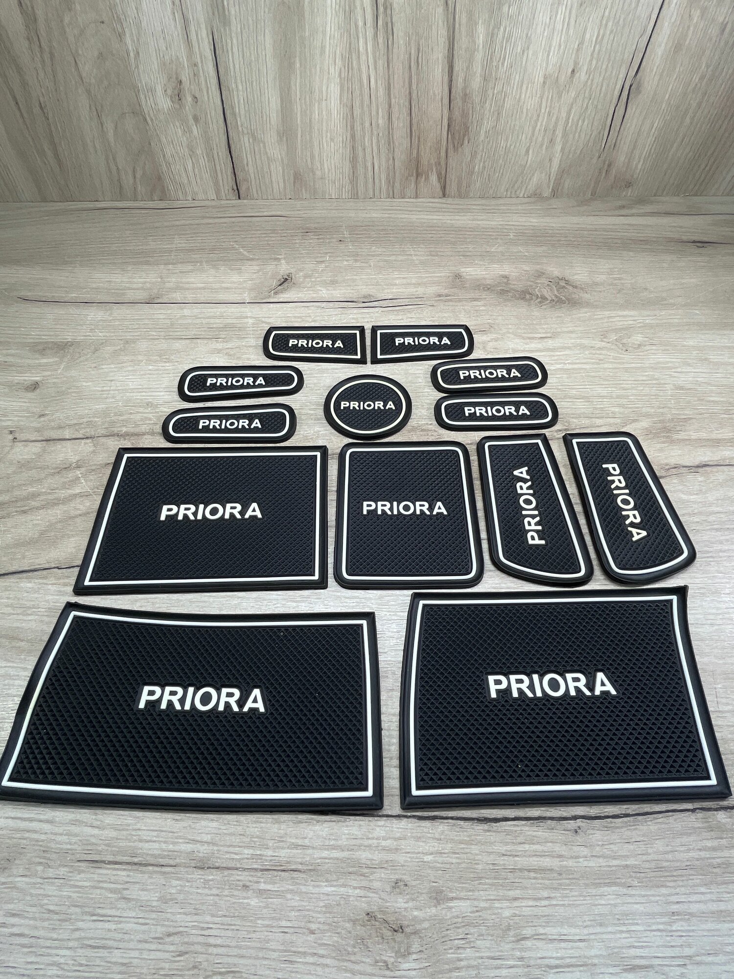 Комплект ковриков панели приборов и консоли Лада Приора 1 (Priora) 2170 ( 2007- 2013 ) черно-белые, силиконовые, 13 штук, арт. 09564