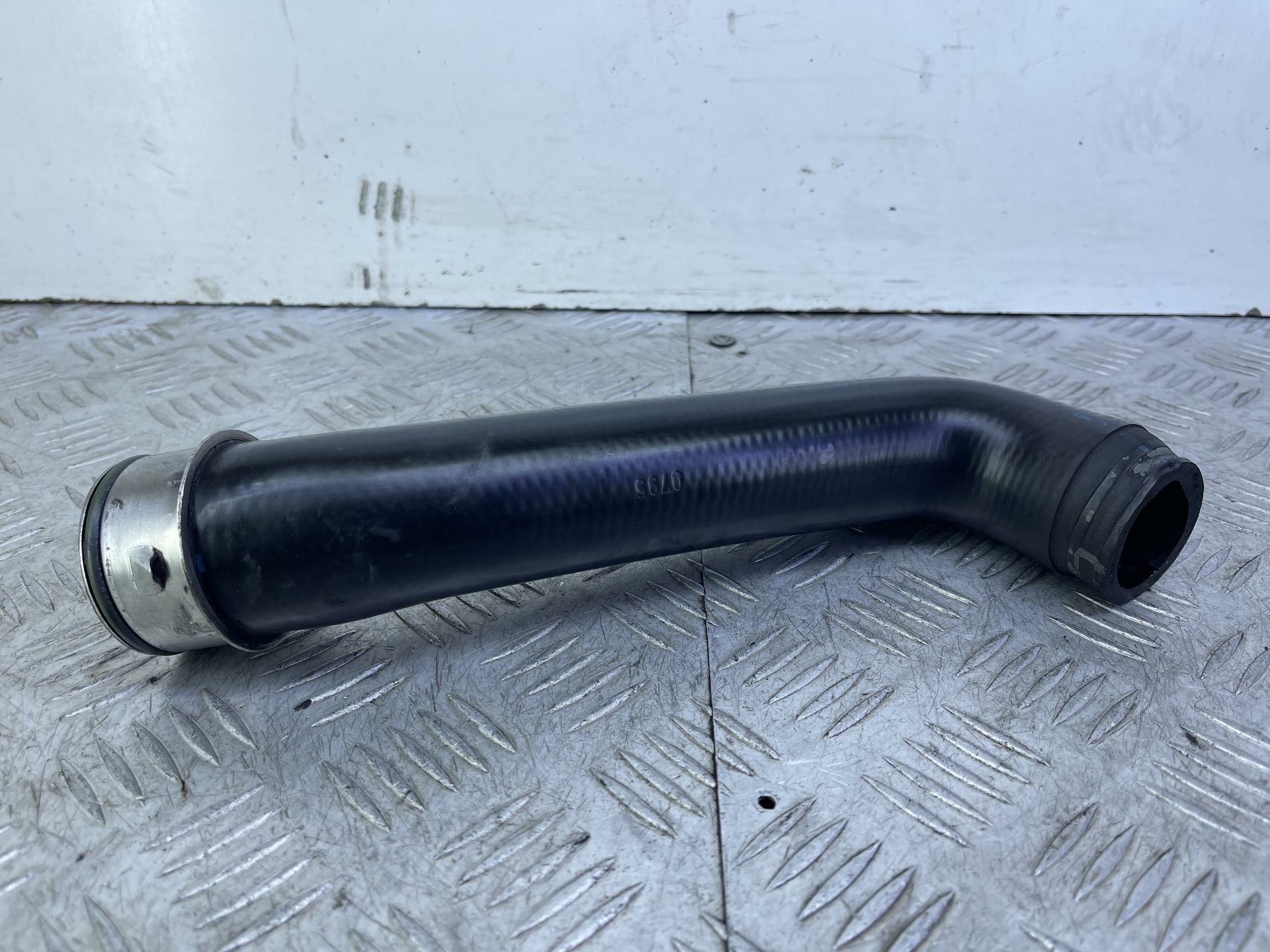 Патрубок интеркулера Audi A3 8L рест. (2000 - 2003) 1J0145823E