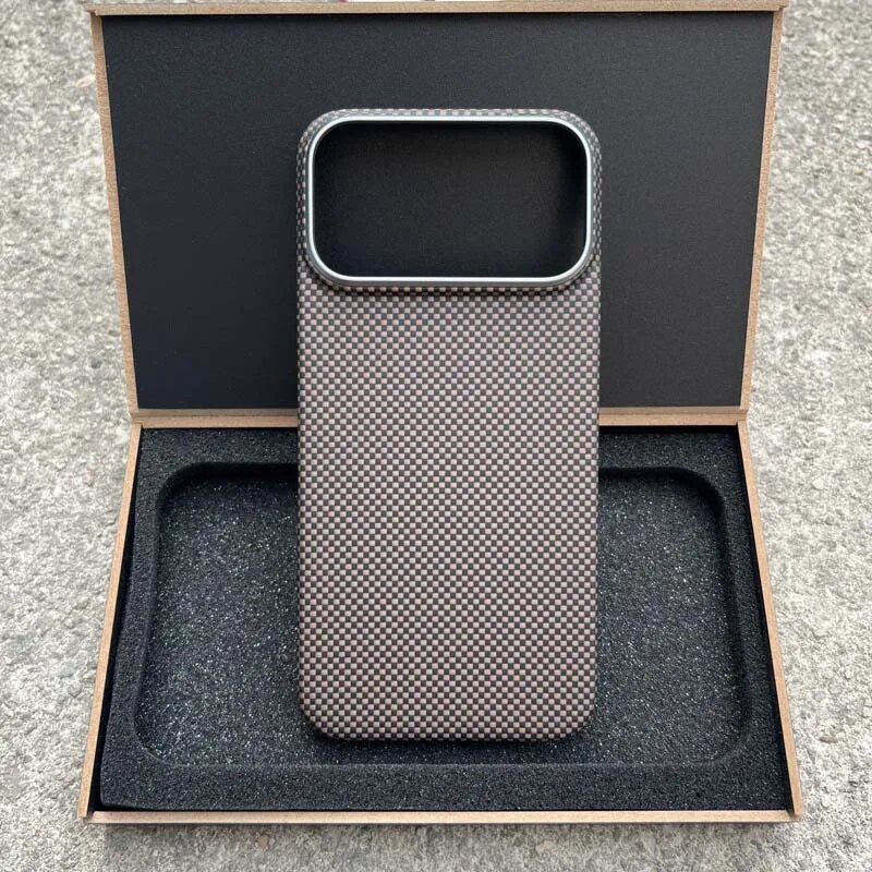 Чехол карбоновый MagSafe для iPhone 17 Pro Max, Brown
