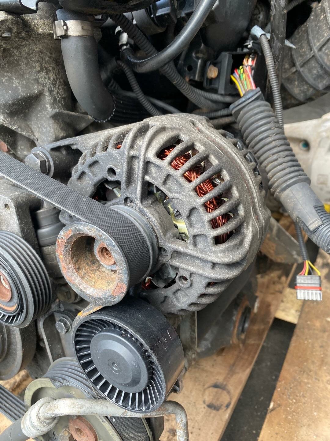 Генератор для BMW X3 E83 2.5 OEM 12317519721