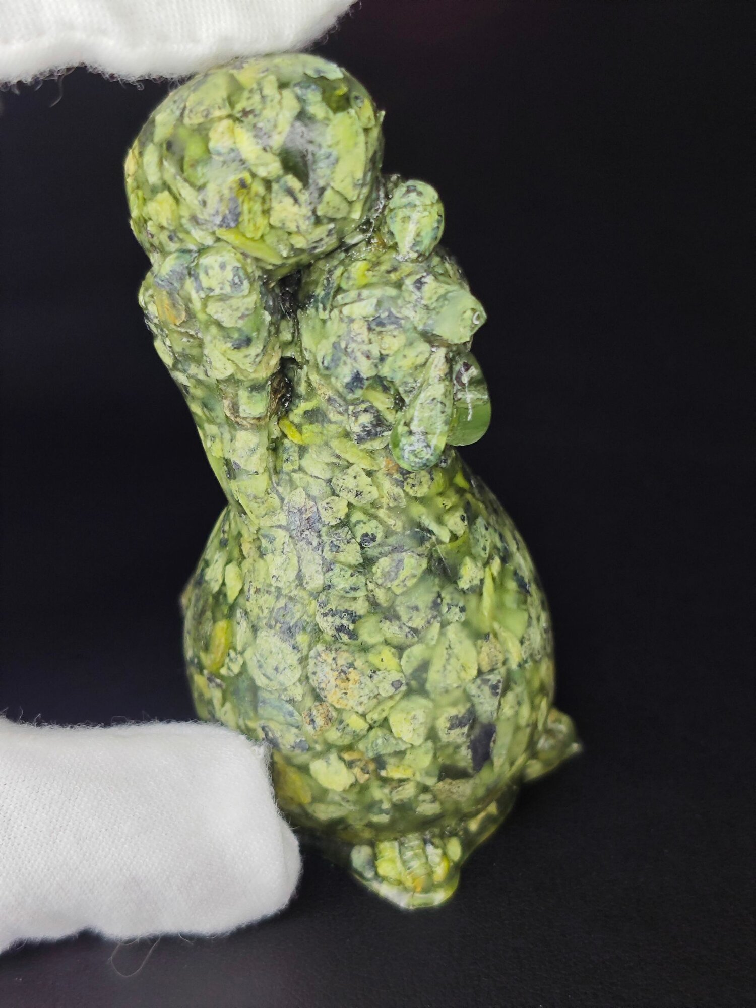 Статуэтка курица из змеевика. Ручная работа. Натуральный камень и смола.