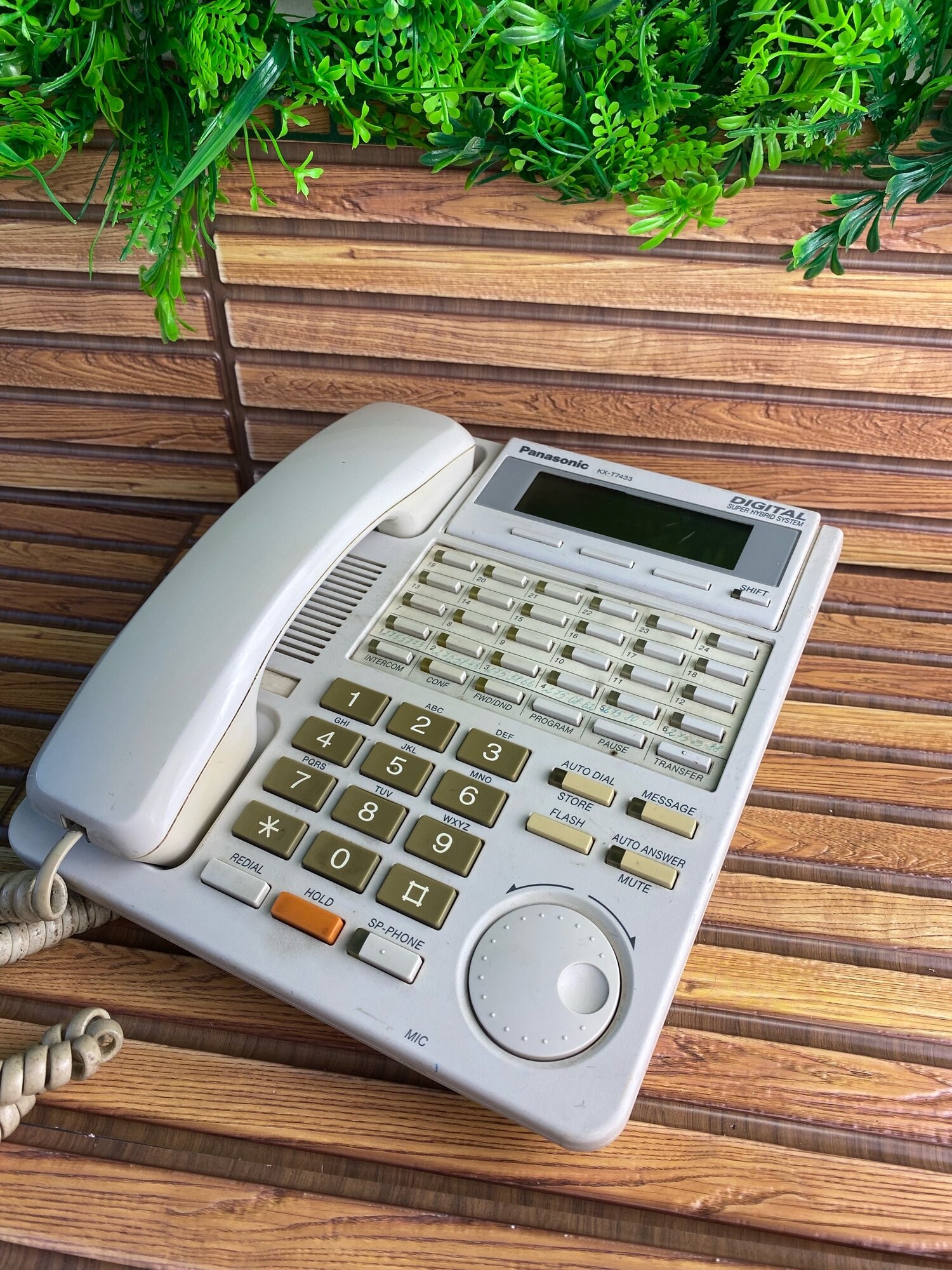 Телефон цифровой системный Panasonic KX-T7433Ru Белый Б/У 24 программируемые кнопки