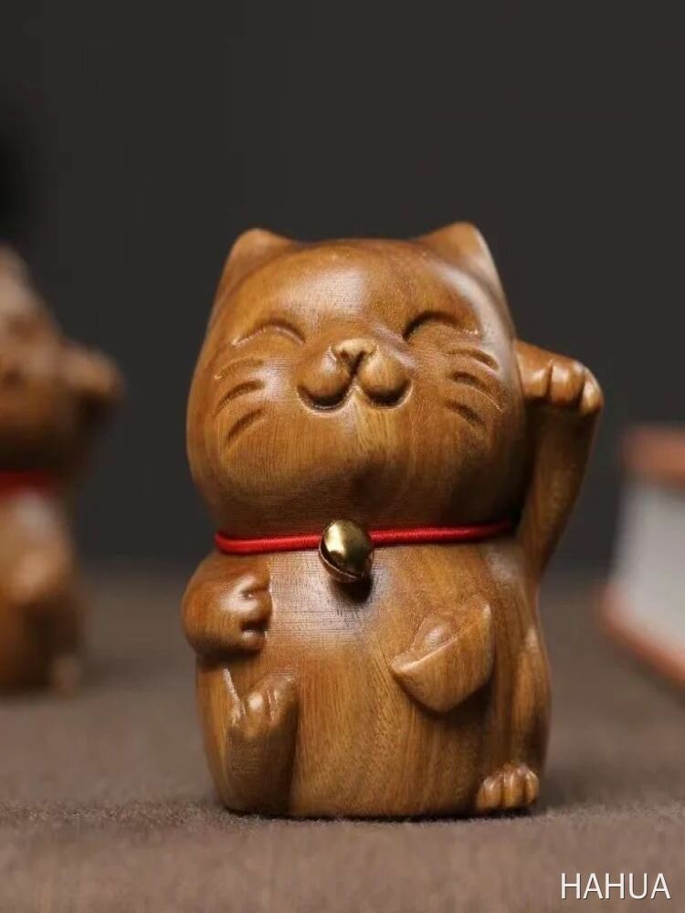 Внутриигровая Резная кошка с колокольчиками из зеленого сандалового дерева, высота 4.5 см, длина 4.5 см