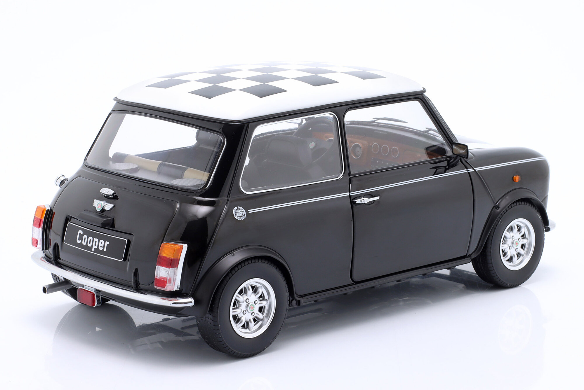 Модель коллекционная KK-SCALE Mini cooper lhd black white/chequered flag — фото 1