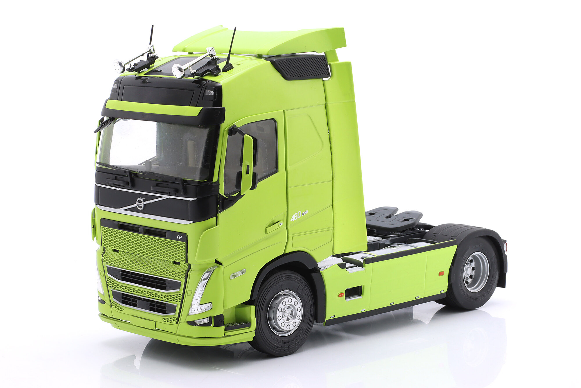 Модель коллекционная Volvo fh globetrotter xl truck 2023 neon green / вольво фх глобетроттер ксл трук неон зеленый