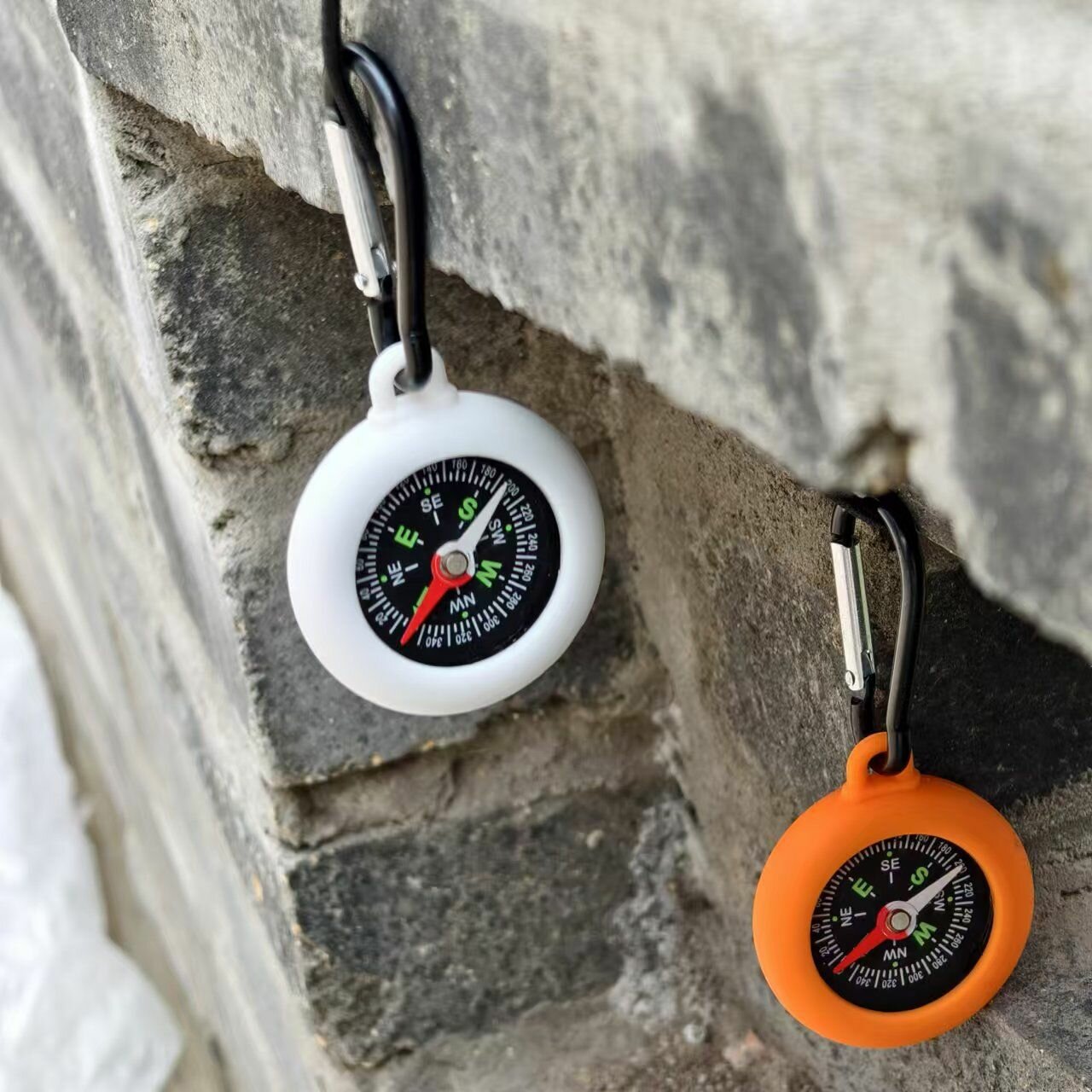 Компас для похода с карабином и логотипом
