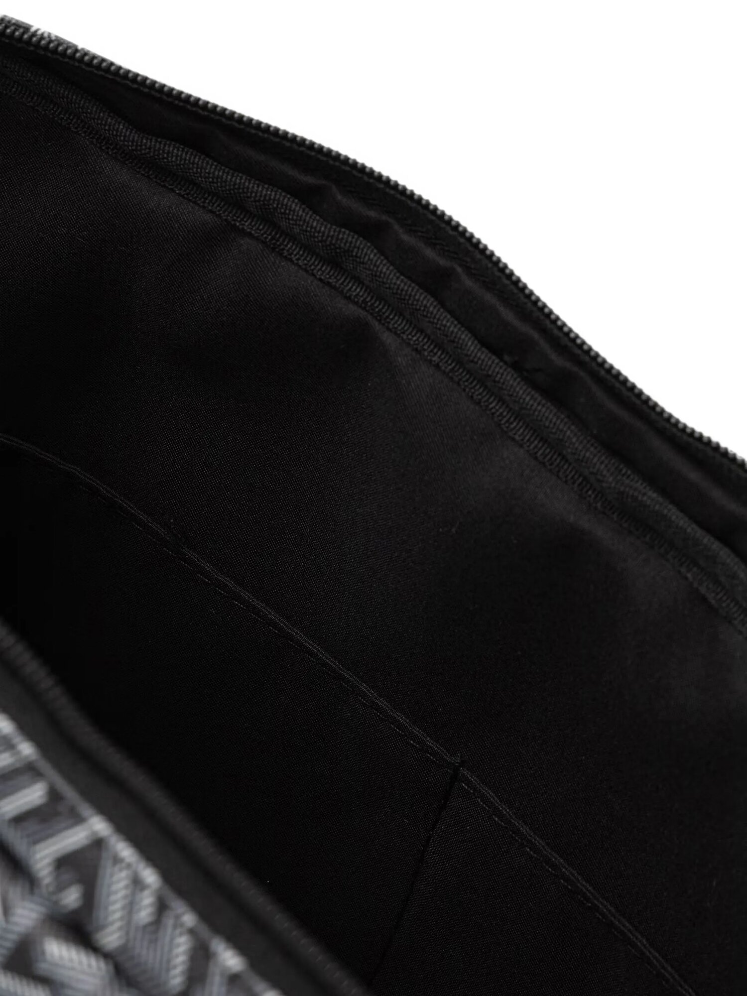 Сумка GUESS Geometric-pattern logo-patch laptop bag — фото 1