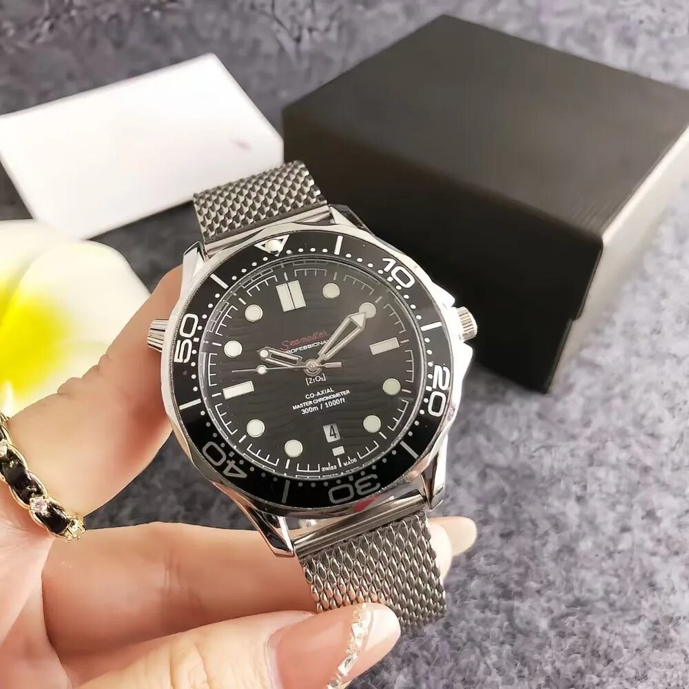 OMEGA Часы наручные Кварцевые