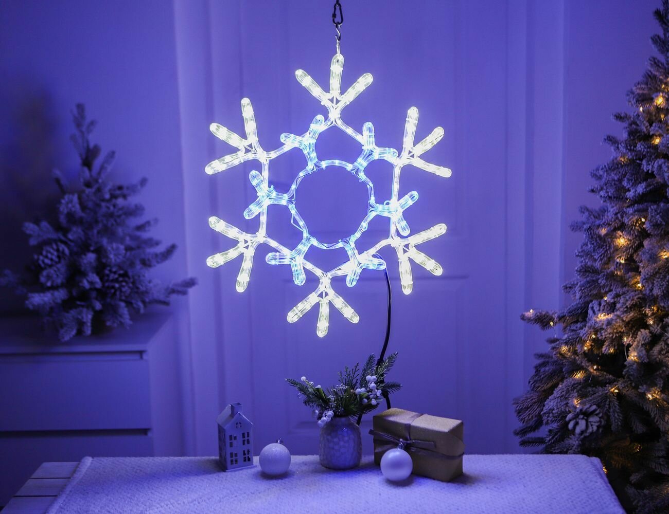Светодиодная снежинка классическая, дюралайт, 234 синих/холодных белых LED-огня, 52 см, коннектор, уличная, Сноухаус.