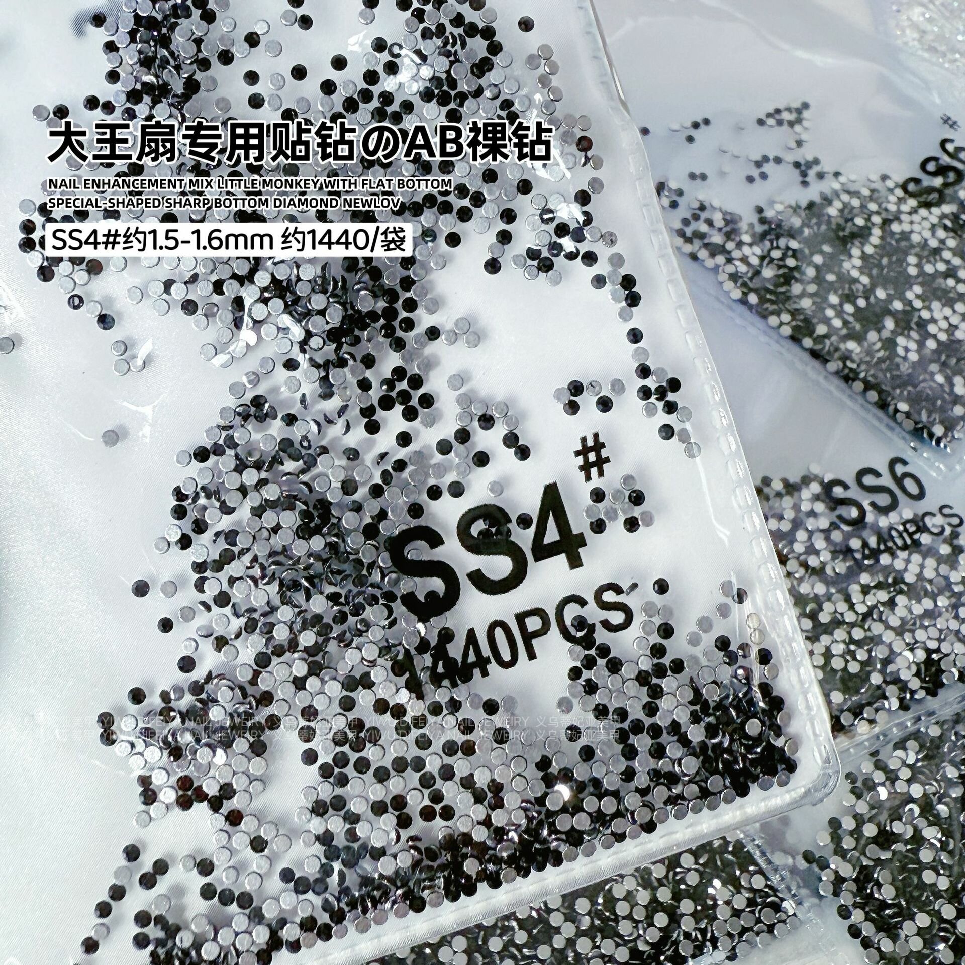 Серебристая основа, черные плоские стразы SS4 (1.5 мм), около 1440 штук для маникюра