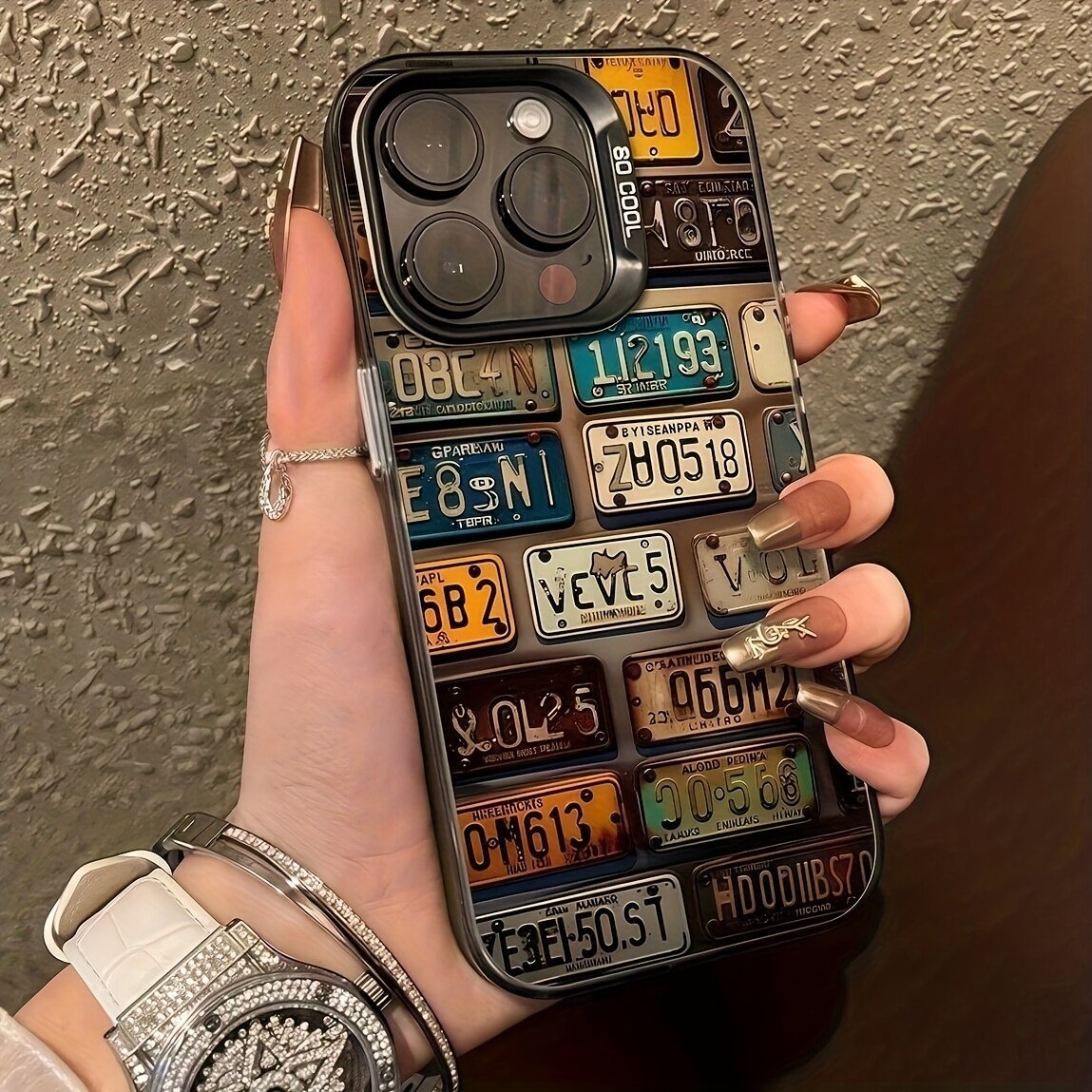Чехол для iPhone 15 Pro с дизайном винтажного номерного знака, прозрачный черный, IMD серебристый