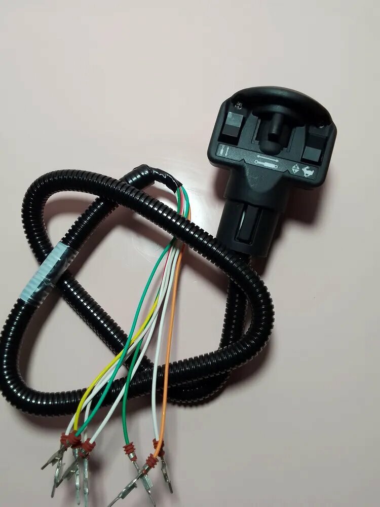 Рукоять правая Bobcat 6680418 (аналог) Рукоять правая Bobcat 6680418 (аналог) качественная совместимая запасна