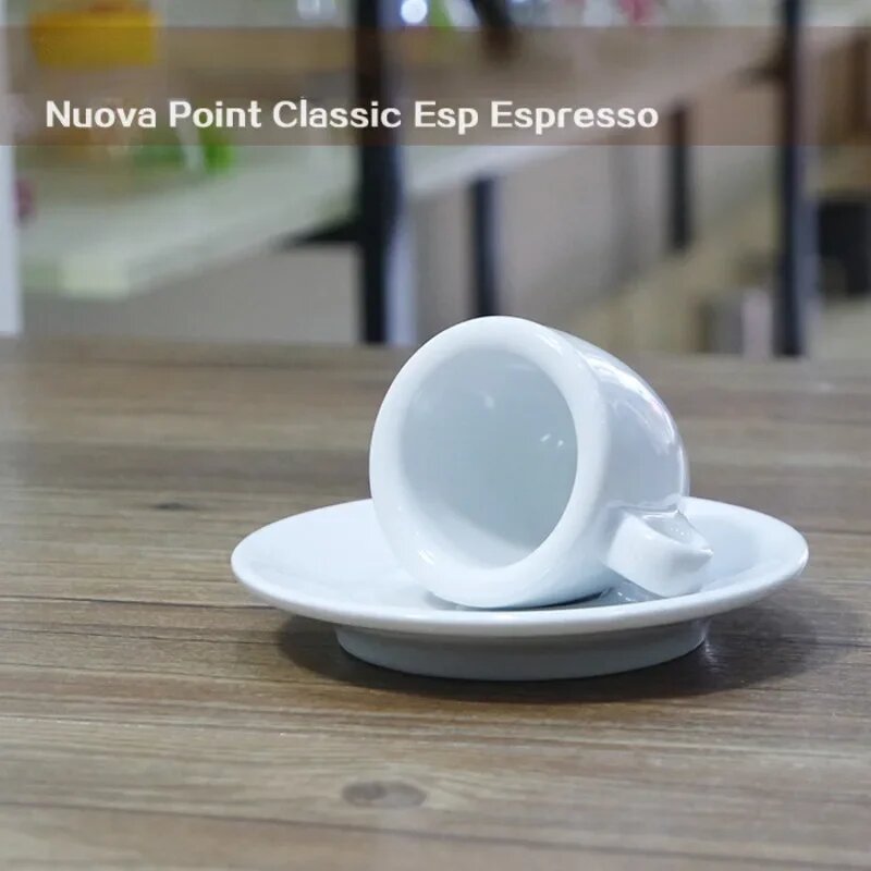 Белая чашка для эспрессо Nuova Point Classic с ложкой