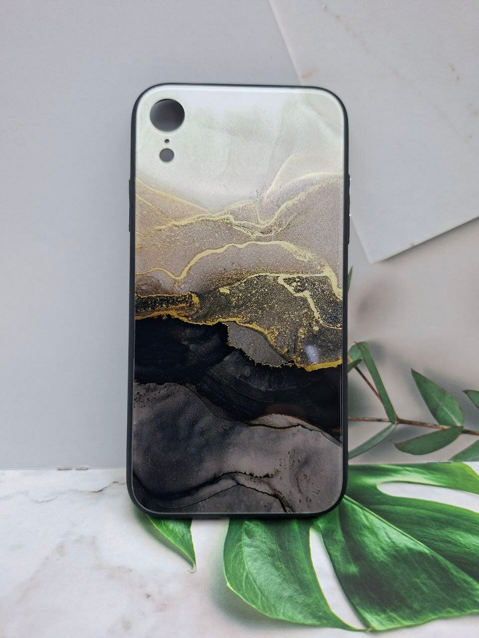 Пластиковый чехол на iPhone XR защитный