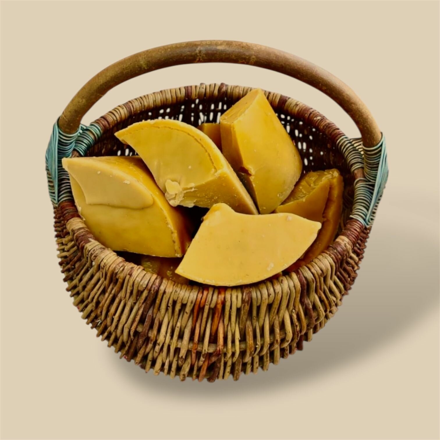 Воск очищенный кусковой, 2 кг, Брянская обл , 2026г