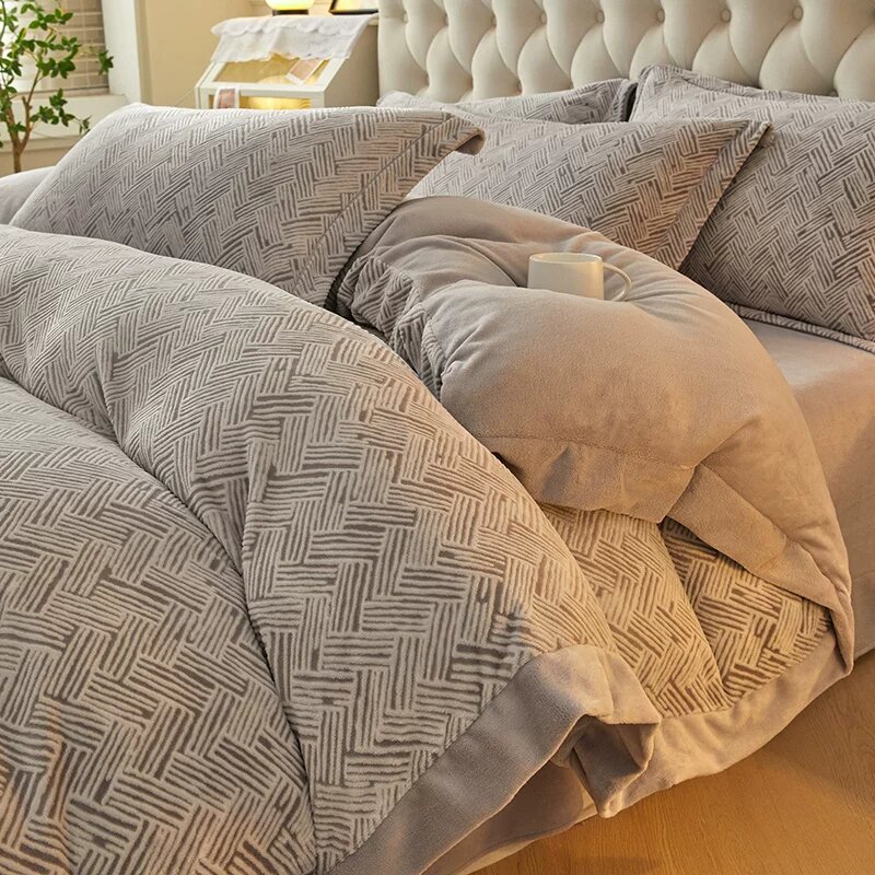 Helani Home Textiles Молочный бархат Комплект из четырех предметов 2025 Новый зимний двусторонний утолщенный трехмерный