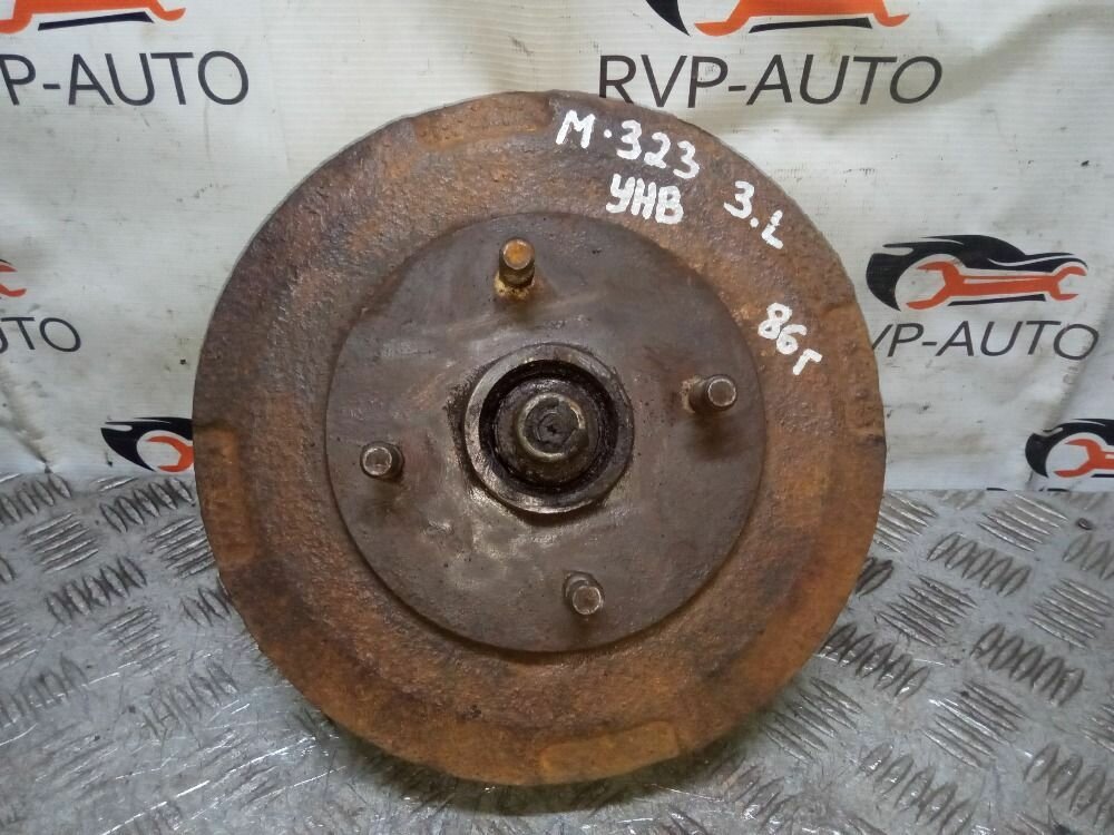 Кулак задний левый Mazda 323 BW 1986-1987