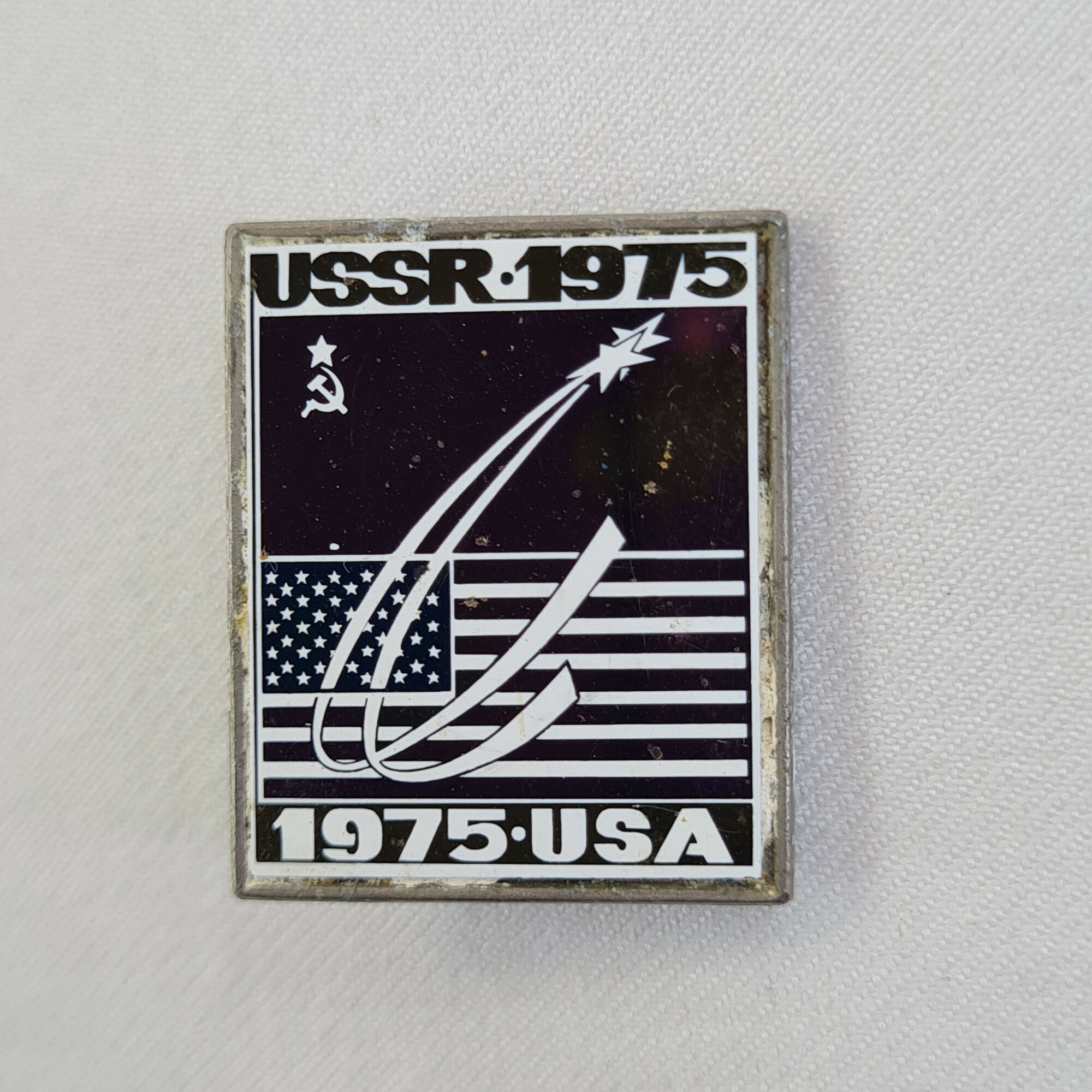 Значок СССР. 1975 USA, звезда, серп и молот, флаги, космос. Винтажный значек.