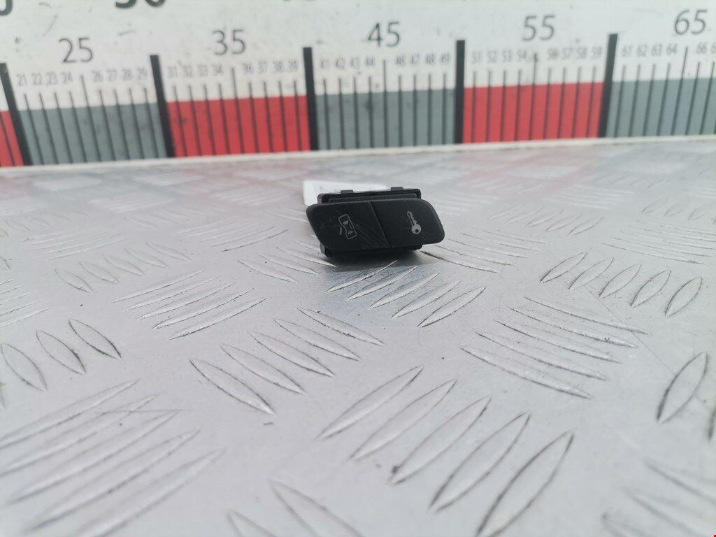 Кнопка центрального замка Volkswagen Polo 4 6Q1962125 арт. 2154269