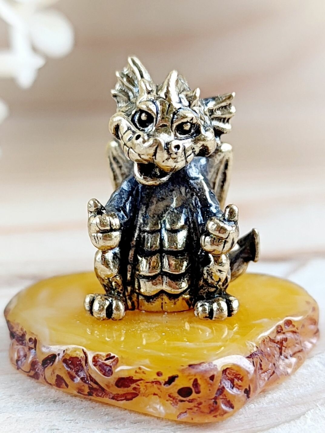 Фигурка с янтарем Дракон 3x3 см