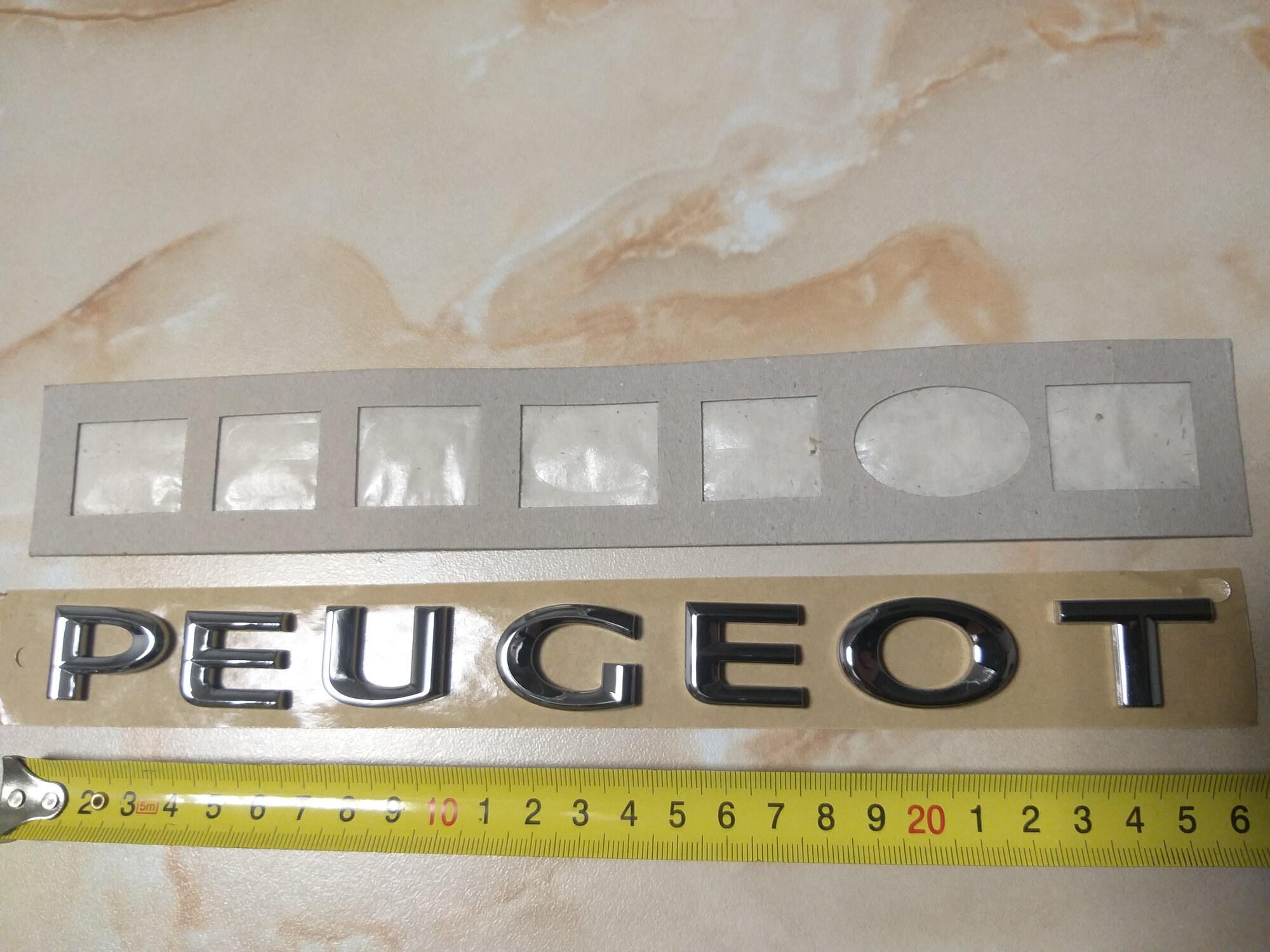 Эмблема задняя P e u g e o t Пежо Тревэлер оригинал 98147672VD_PEUGEOT