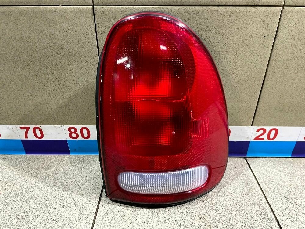 Фонарь задний правый Dodge Caravan III 4576362