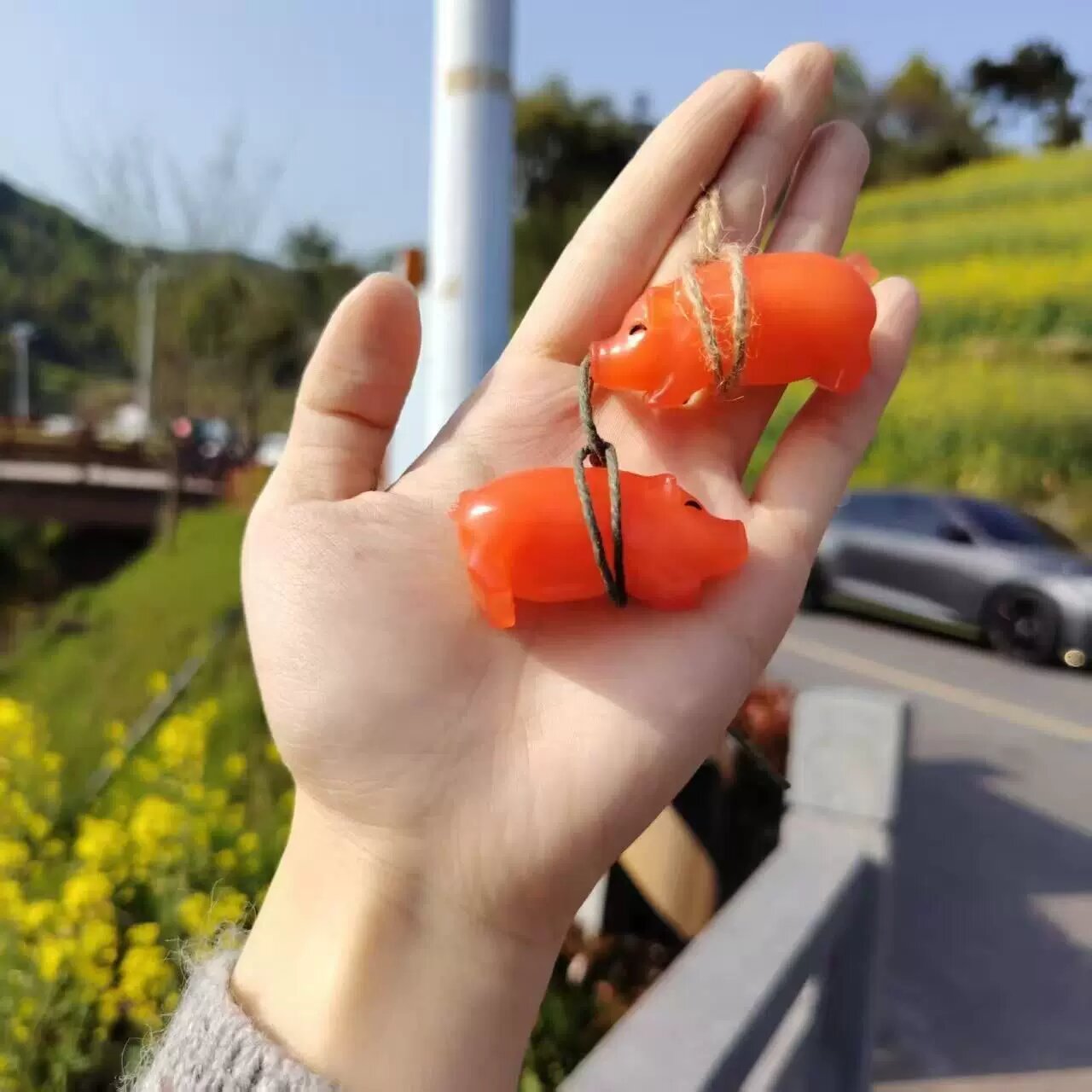 УФ-реактивный кулон в виде жареного поросенка, меняющий цвет, термочувствительный кулон для украшения салона