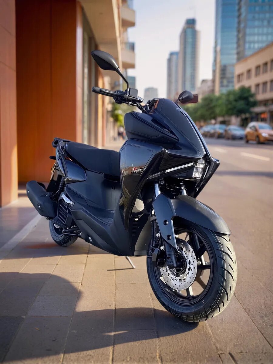 Скутер VMC CYCLONE 170 см3 (49 см3) LED панель, CBS, USB (MATT BLACK)