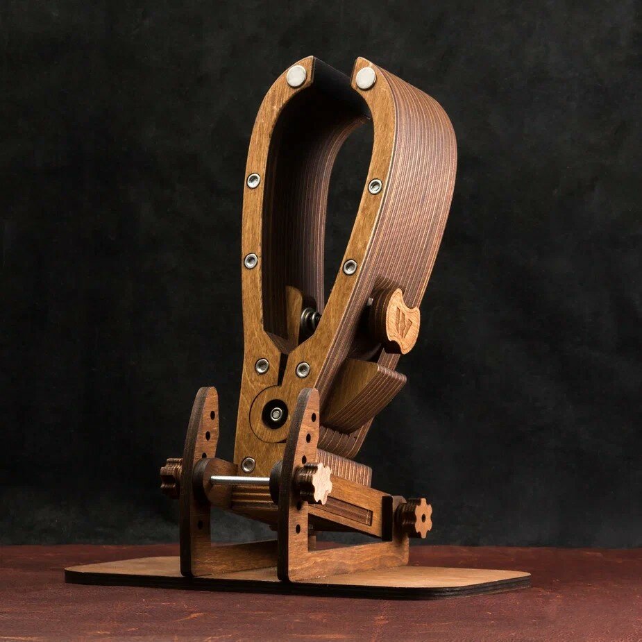 Шорник - шорный пони для кожи "Адмиралъ" / станок для шитья и кожаных изделий, тиски