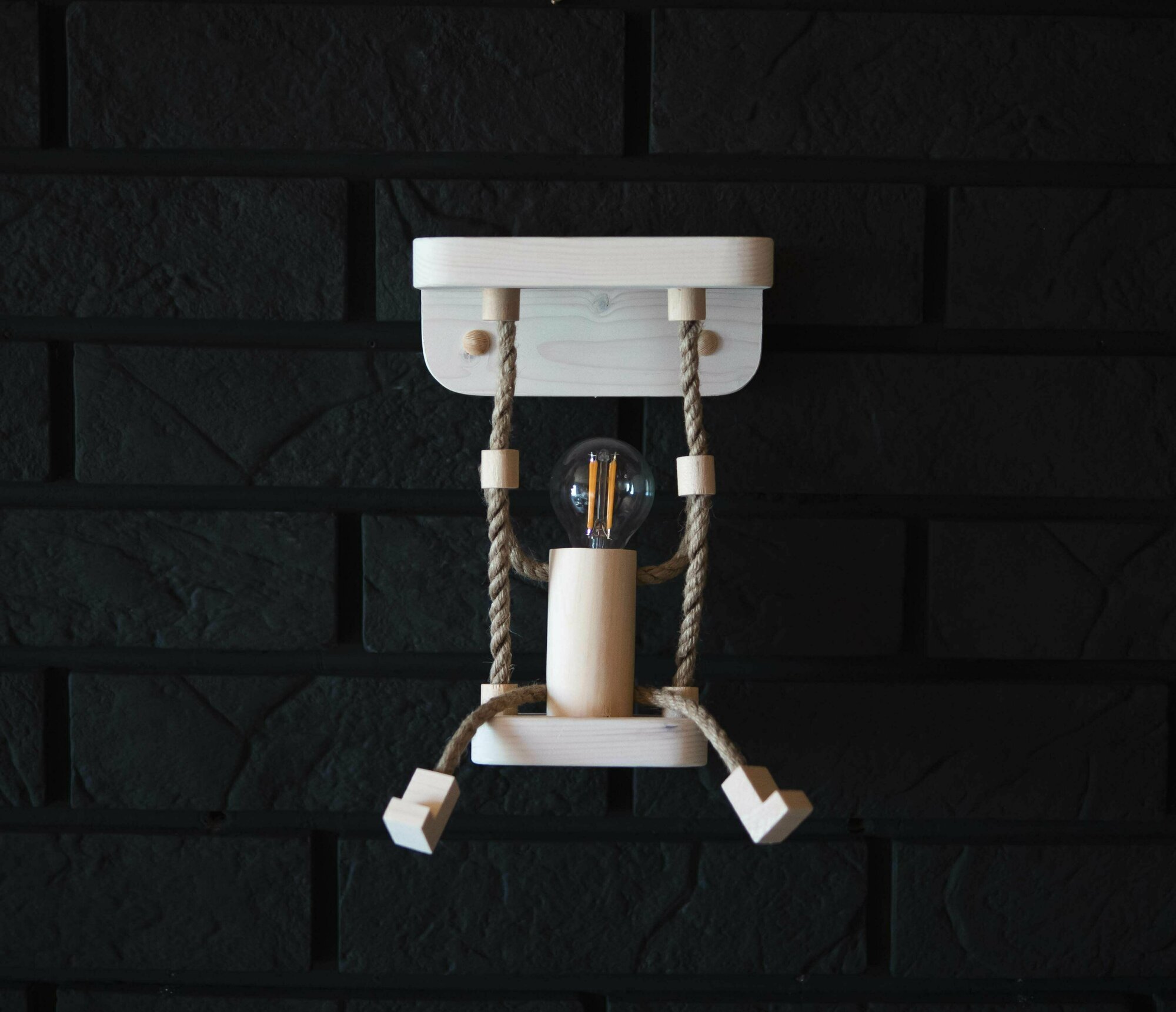 Светильник настенный ONEMAN WHITE