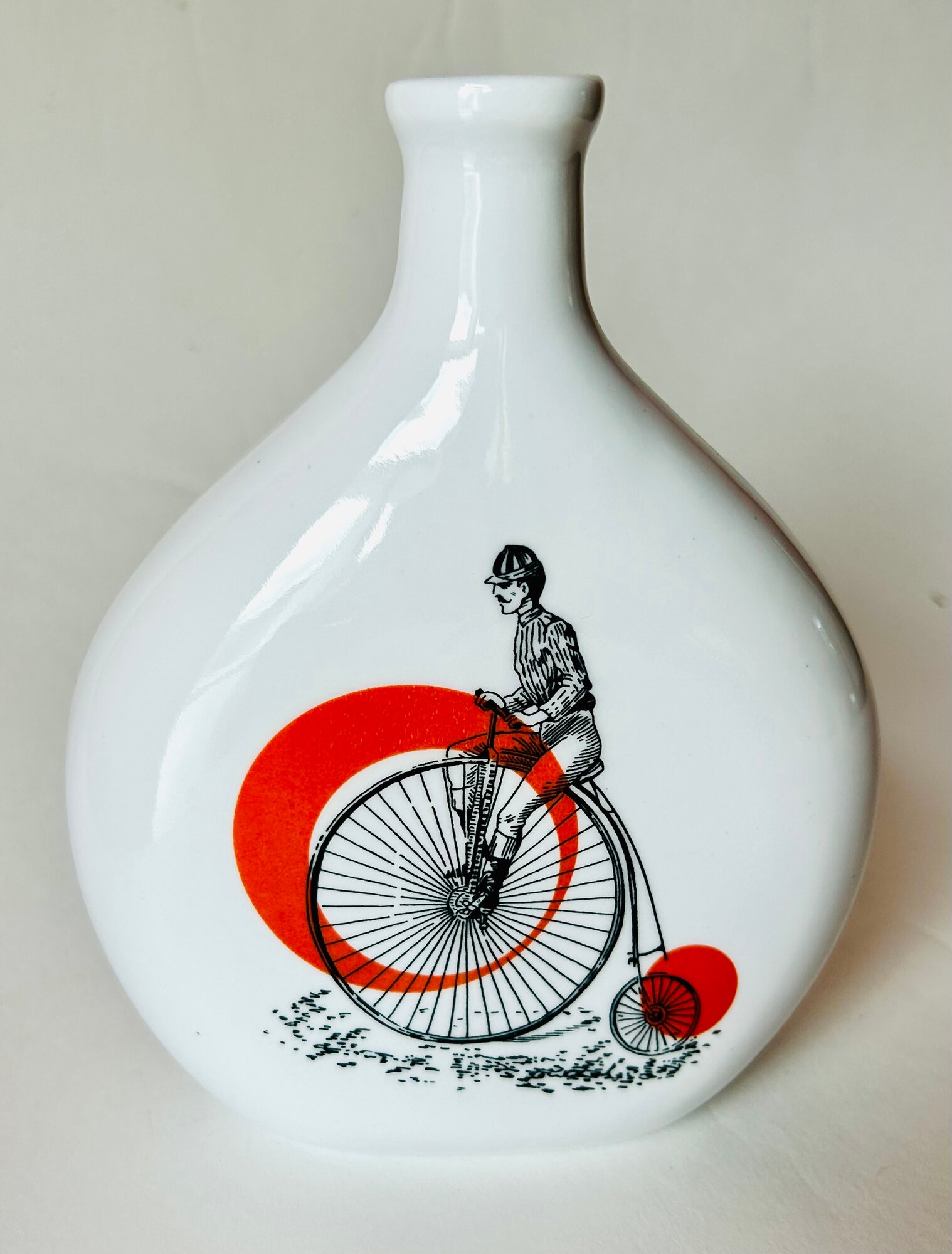 Ваза Мастерская майолики "Красное колесо", фарфор, настольная, 16х12 см