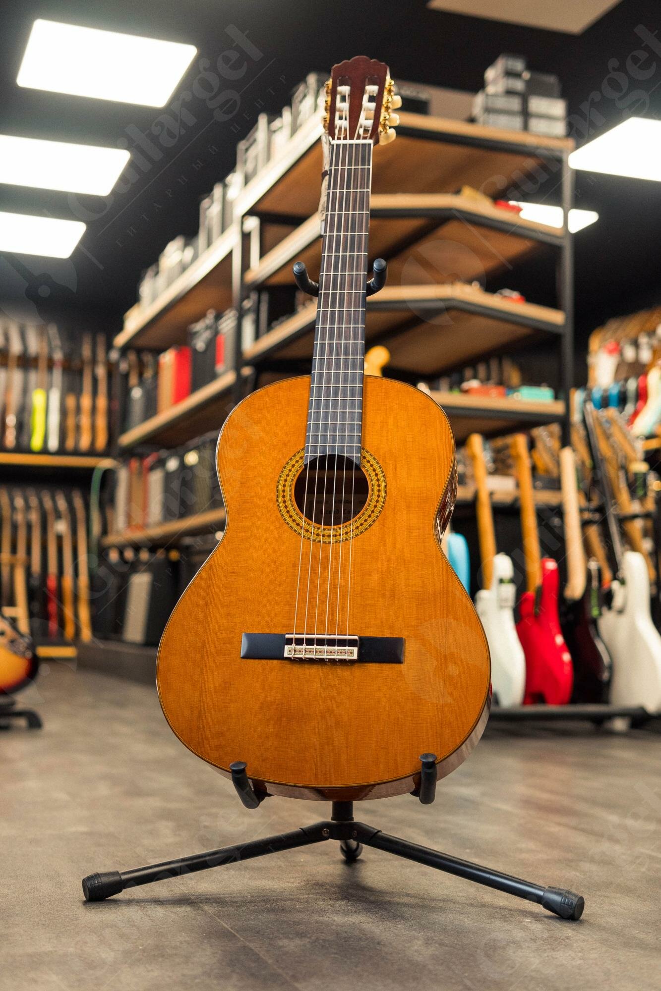 Классическая гитара Yamaha GC12C с кейсом