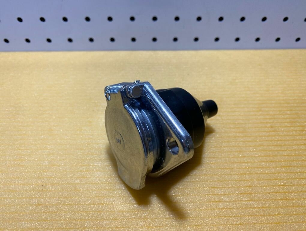 Розетка 7 полюсов тип S, ISO 3731, металл, винтовой зажим MAN DAF RENAULT IVECO KAMAZ MAZ