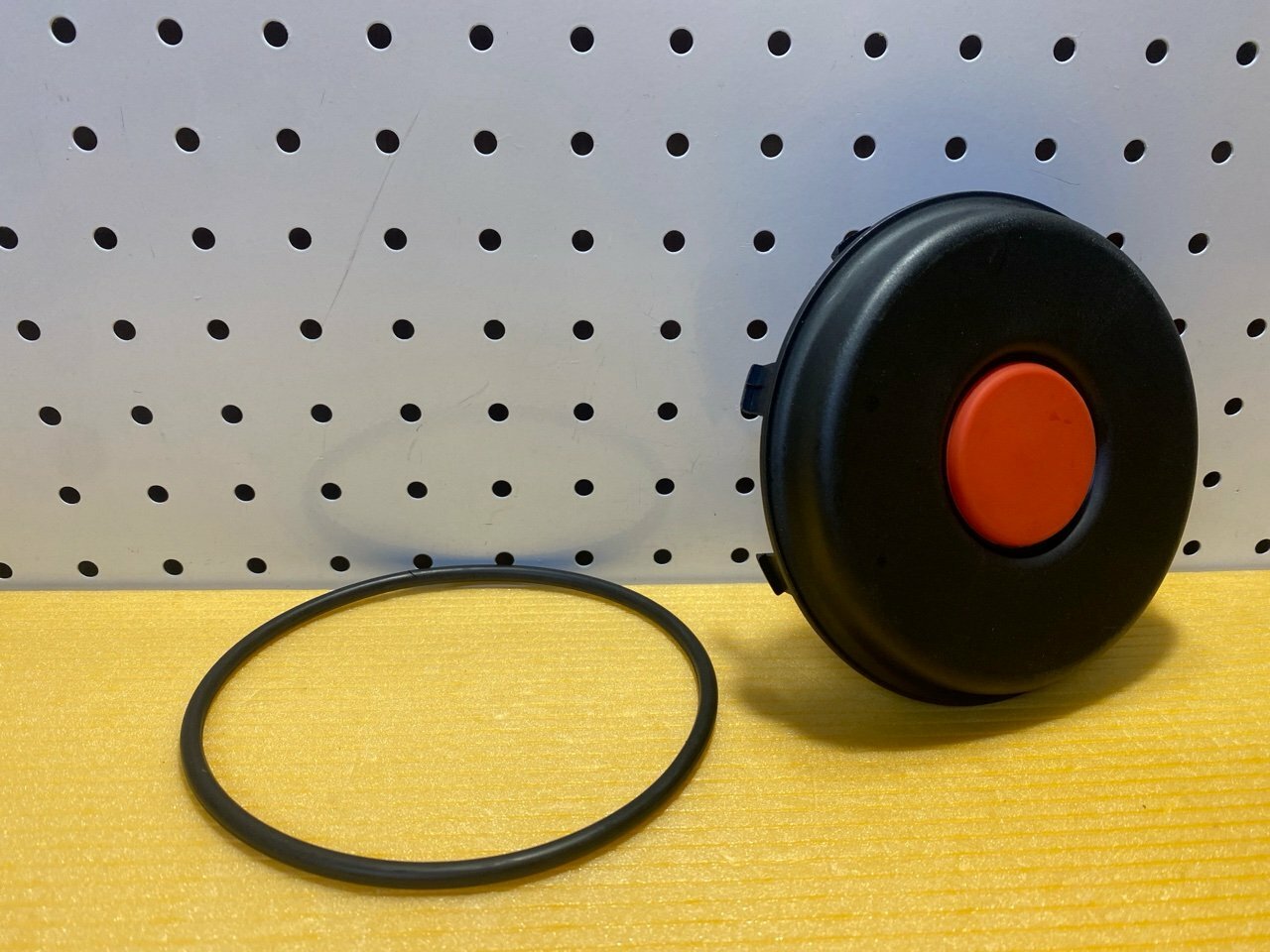 Крышка ступицы колеса прицепа оси SAF S131x37.5 пластиковая (САФ)