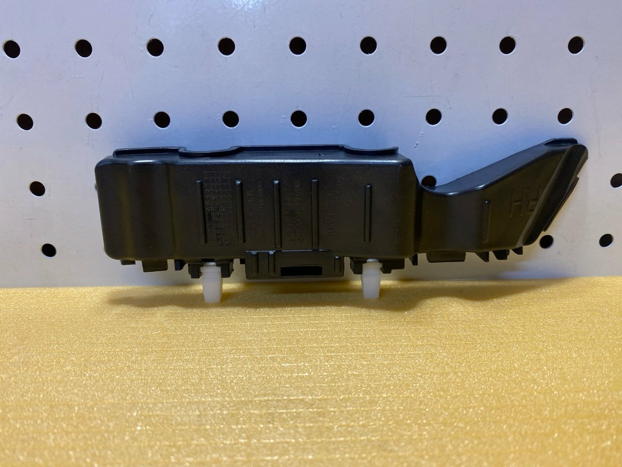 Кронштейн переднего бампера Хендай Солярис, Акцент правый (HYUNDAI SOLARIS, ACCENT)