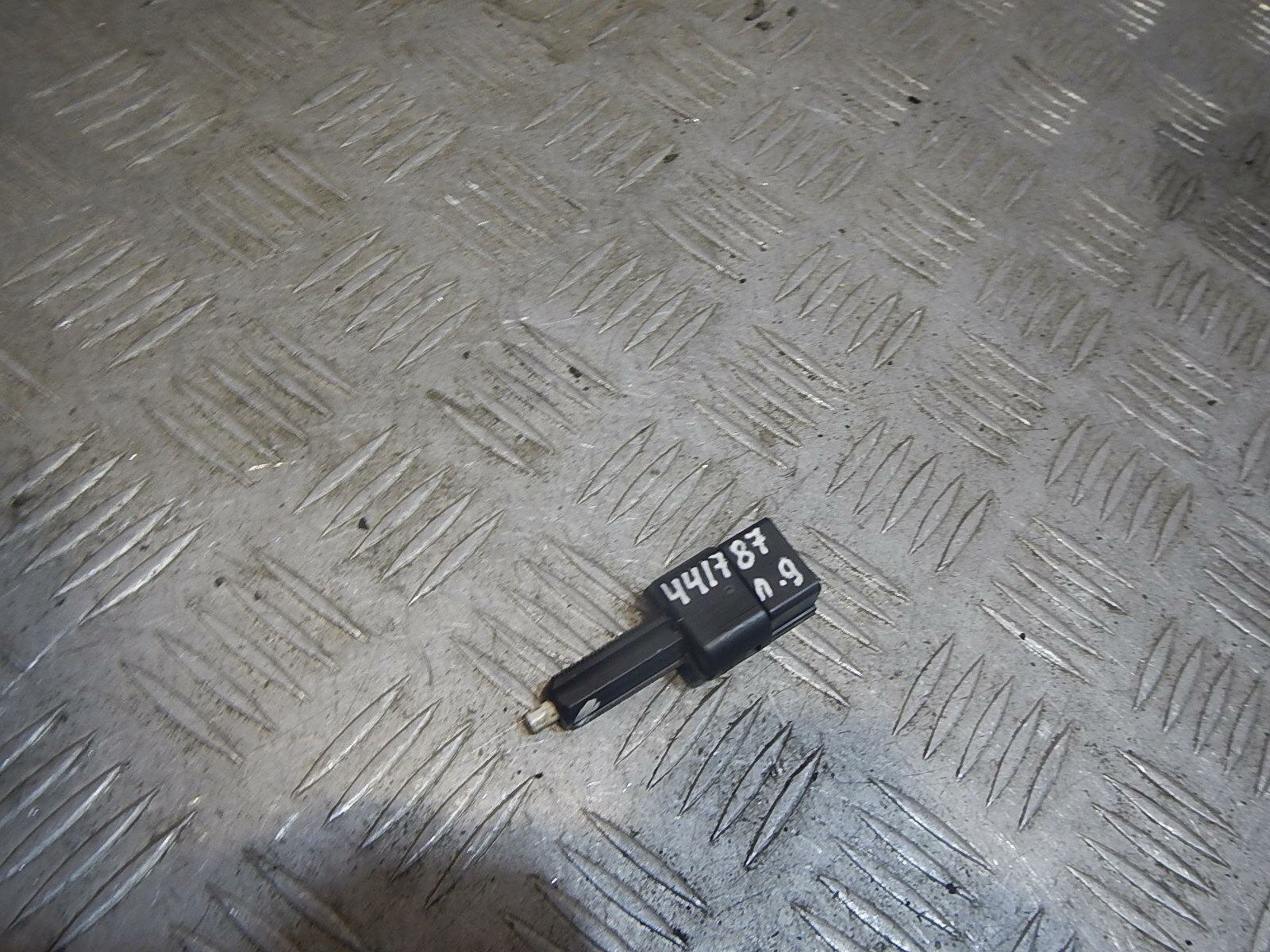 Б/У Датчик включения стопсигнала, Mitsubishi (Митсубиси)-LANCER 9 (CS) (03-06) MITSUBISHI LANCER 9 (CS) (03-06) Без повр...