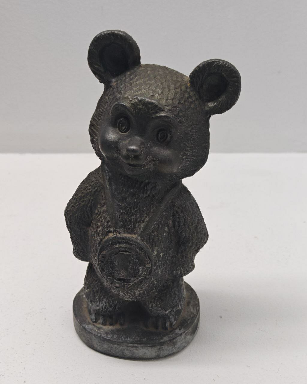 Статуэтка "Олимпийский мишка Чемпион" СССР. Силумин. 1 место. Высота: 18 см. Винтаж!