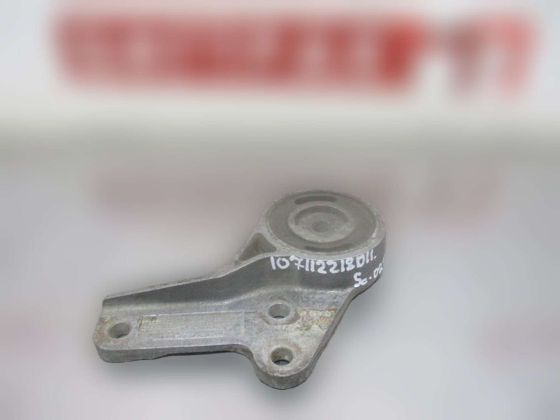 Кронштейн радиатора правый Scania P, R, G