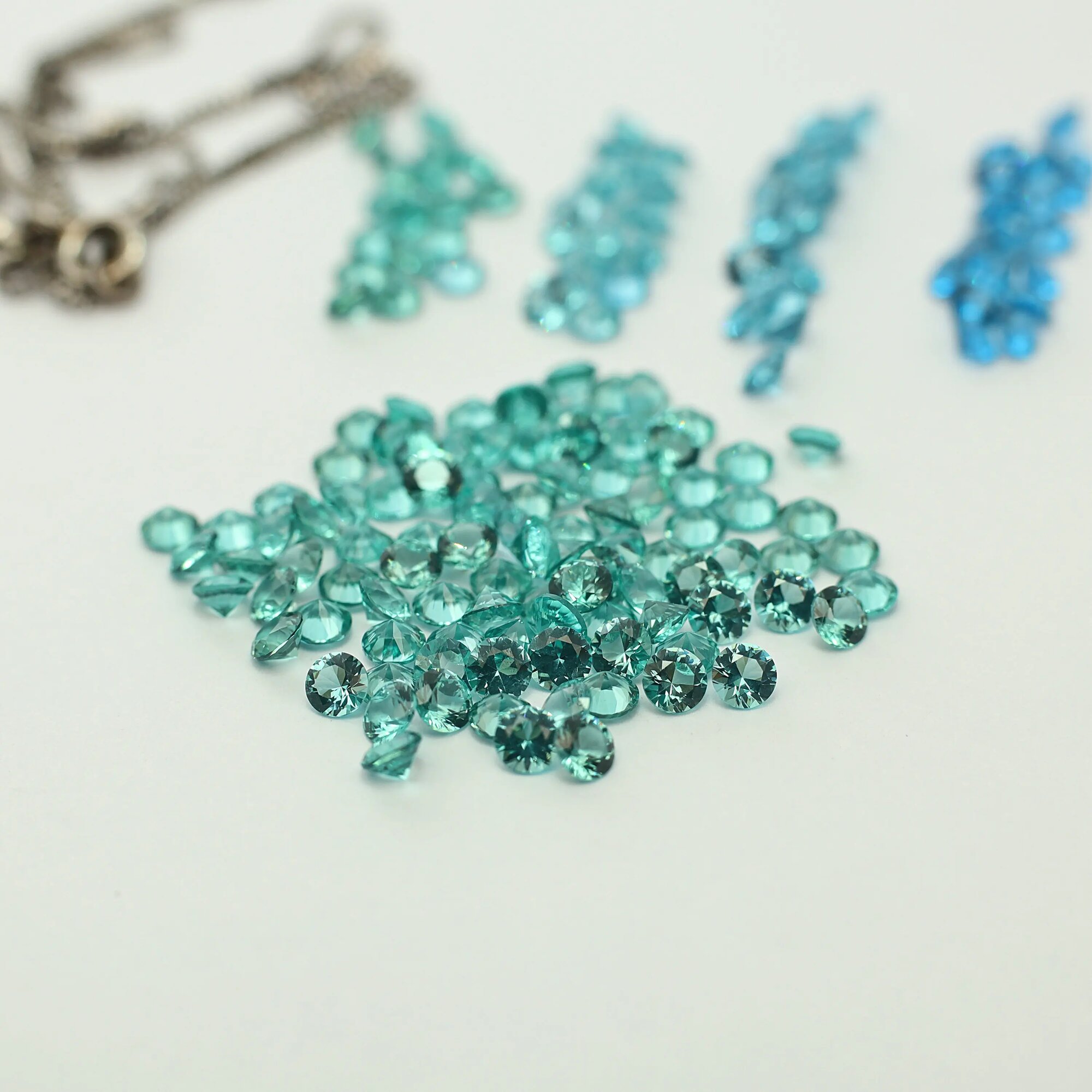 Лабораторные нано-кристаллы турмалина 1,0-3,0 мм 2.5mm-200pcs, Mint Paraiba
