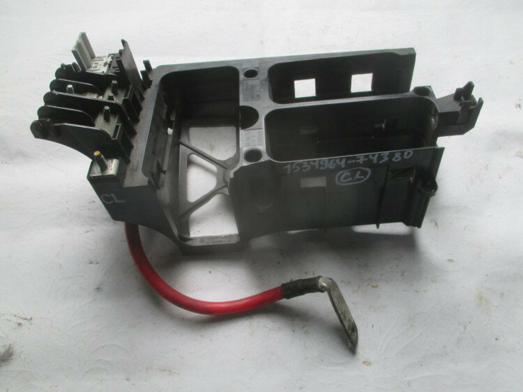 Корпус блока предохранителей 13208748 13138967 1534964 CL 743380 Опель Астра H с проводом массы