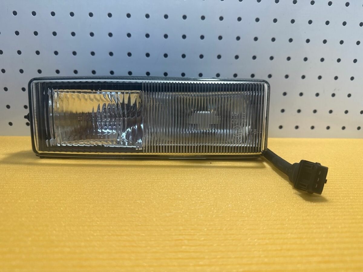 Фара противотуманная для ДАФ ХФ95 левая (без рамки) ( DAF 95Xf)