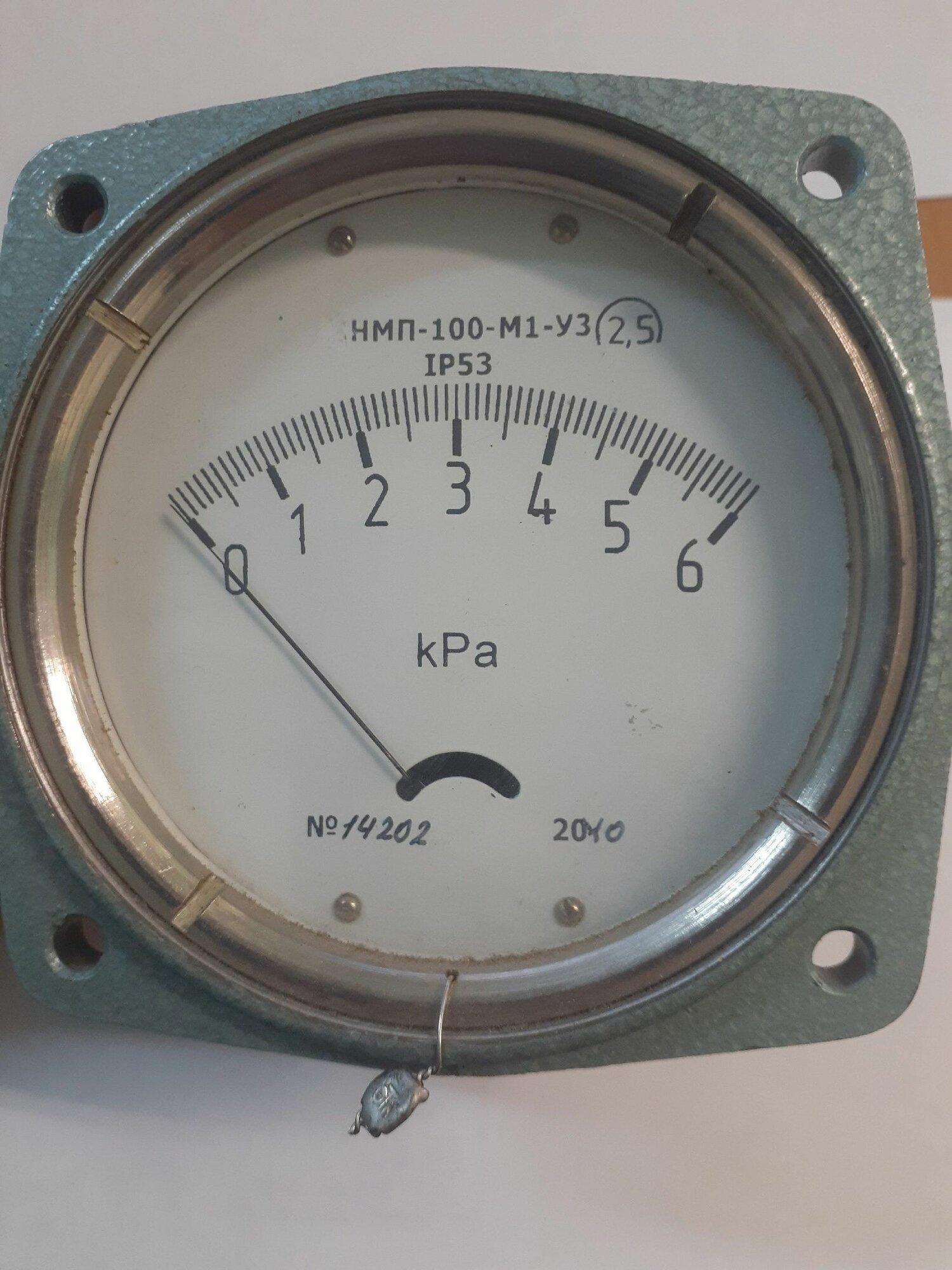 Напоромер НМП-100-М1-УЗ 6 кПа класс точности 2,5 - 2010г, аналоговый
