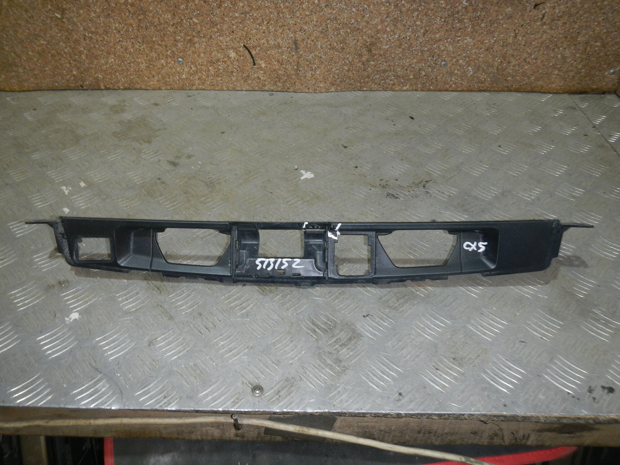 Б/У Накладка двери багажника, Mazda (Мазда)-CX-5 (17-) MAZDA CX-5 (17-) трещина. 513152 MAZDA арт. KB7W50854