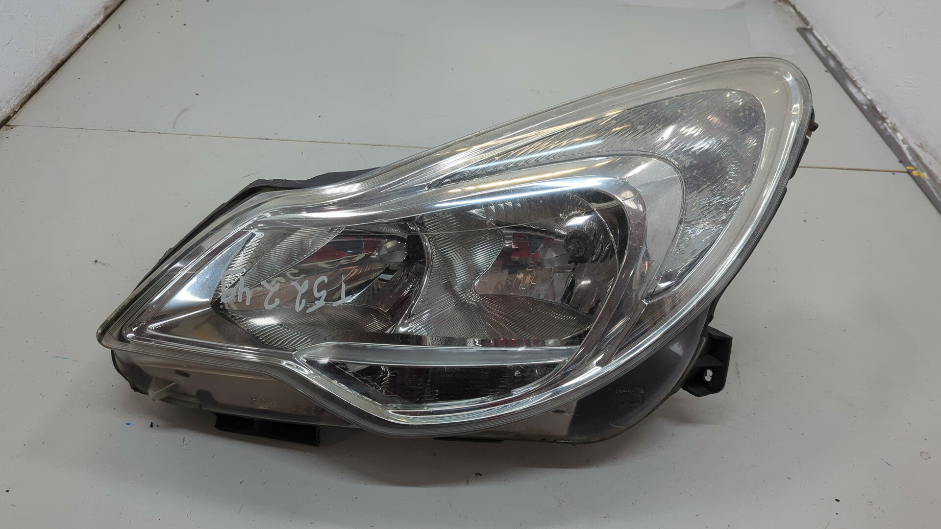 Фара (передняя) левая Opel Corsa D Б/У