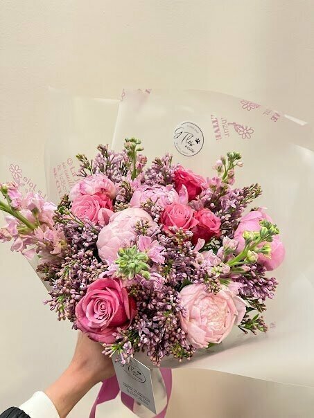 Букет Сирени "Подарок от всего сердца", пионы розовые, роза, сирень премиум, маттиола, красивый букет цветов, пионов, шикарный, цветы премиум.