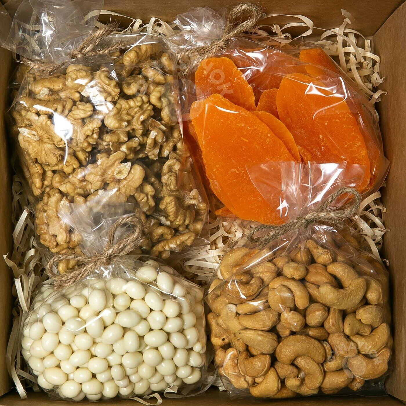 Подарочный набор орехов, цукатов и сладостей фундучок № 23 (1 кг.)