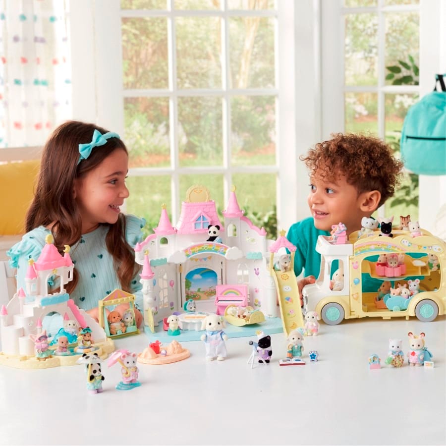 Набор фигурок Sylvanian Families Прогулка с зонтиками 5748, разноцветный