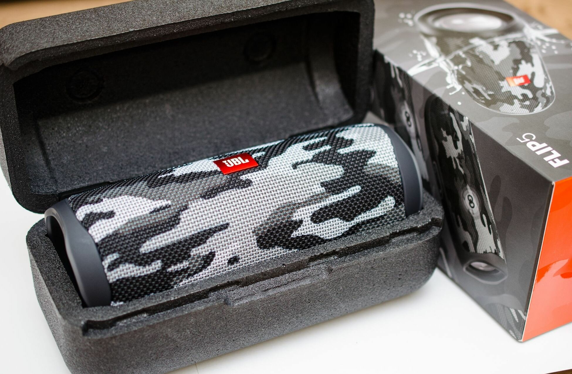 Портативная акустика JBL Flip 5, 20 Вт, Black Camo (Черный камуфляж)