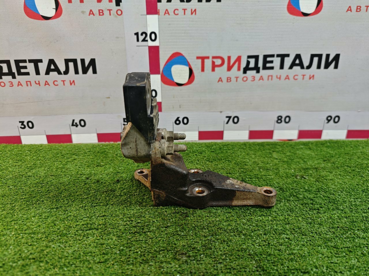 Кронштейн опоры двигателя Toyota Corolla 1.4 4ZZ 2006 (б/у)